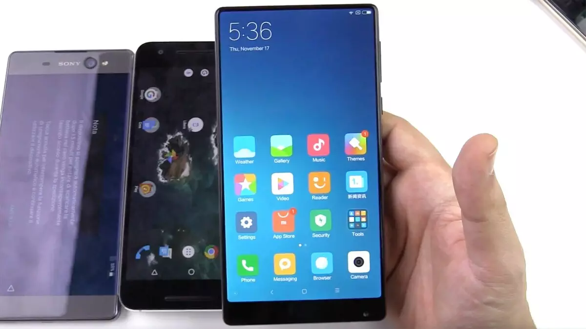 New Xiaomi Mi Campuran Nano: Versi suda saka handsching 10028_0