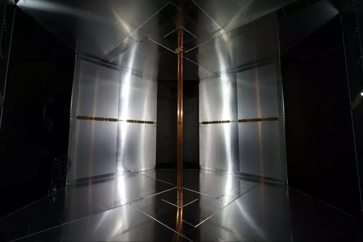 جاپانی سائنسدانوں نے ایک کمرے بنایا جو آپ کے اسمارٹ فون کو تاروں کے بغیر چارج کرتا ہے 100_1