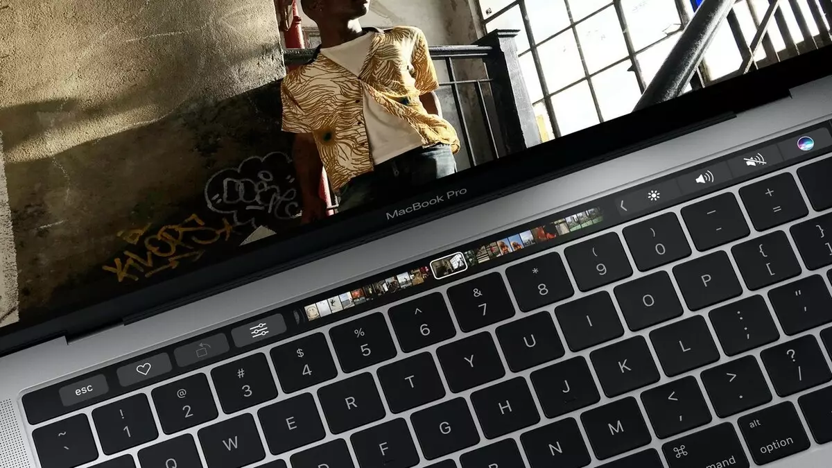 ในฐานะที่เป็น Apple แสดงให้เห็นถึง MacBook Pro ใหม่ของคุณ 10105_0