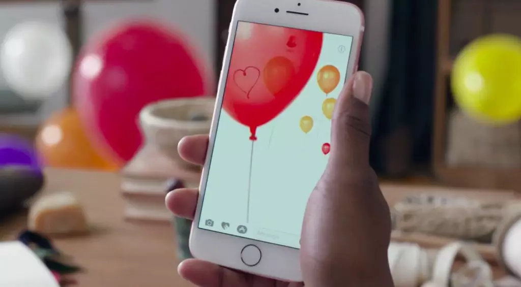 Apple-Baloon-Advert