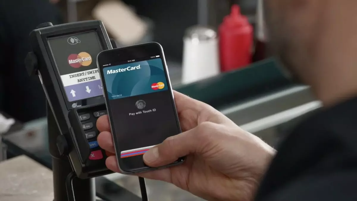 הבנקים הרוסיים נבדקים במלואם על ידי Apple Pay, המערכת תרוויח באוקטובר 10303_0