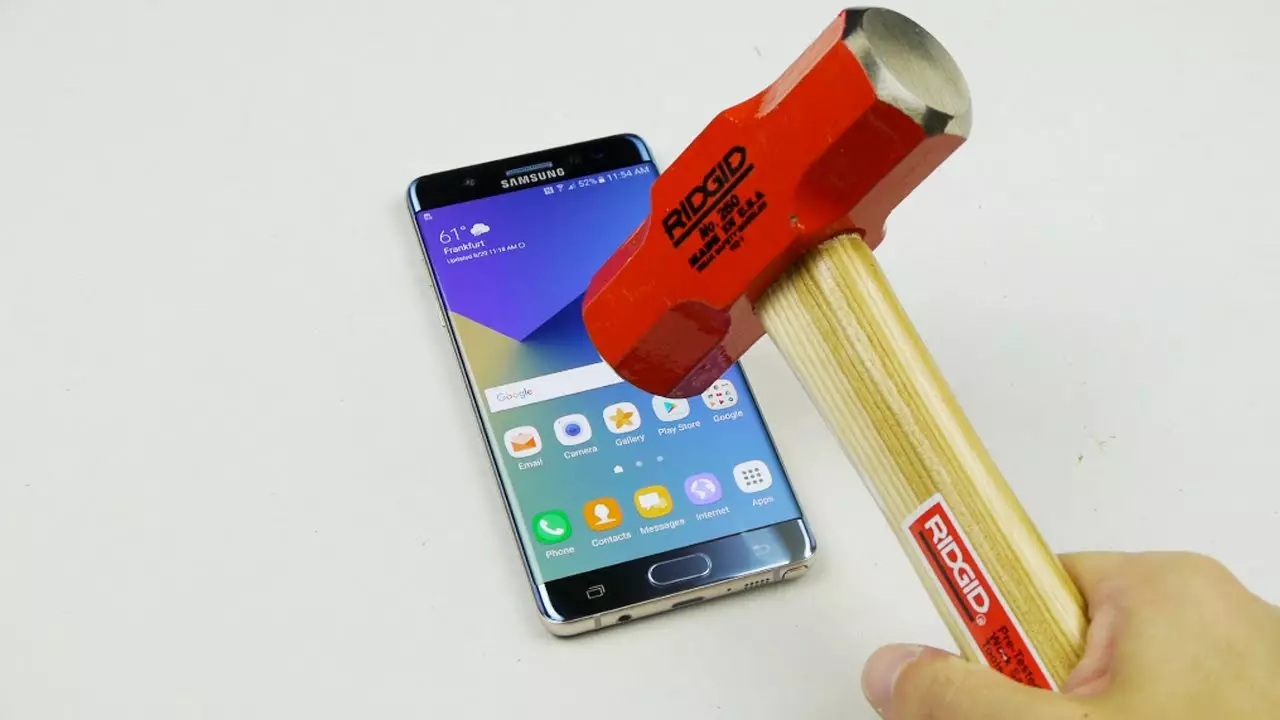 Samsung Galaxy Note 7 më në fund u hoq nga prodhimi. A do ta vrasë këtë kompani? 10354_0