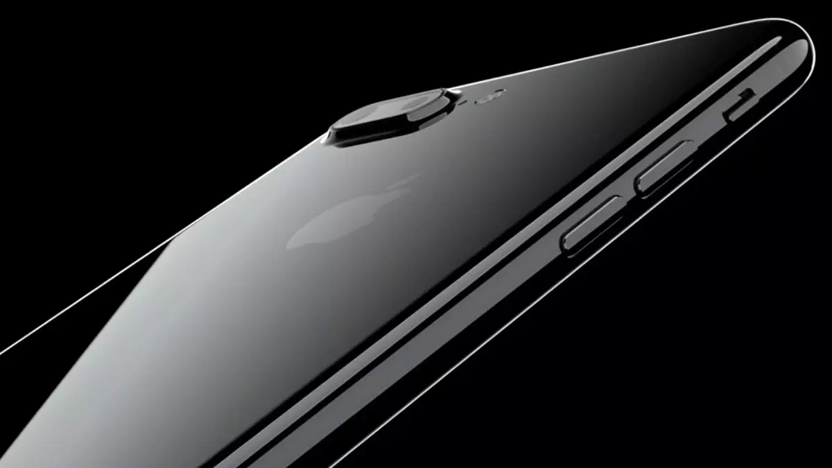 Wêr docht sokke wylde tekoart op 'e iPhone 7 en 7 plus yn' e jet swarte kleur? 10363_0