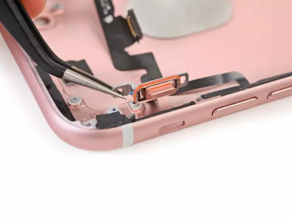 iPhone 7 gehi iFixit analisia egin ondoren. Zer dago mantenigarritasuna, bateria eta nola erabili mini-jack-etik askatutako espazioa 10478_17