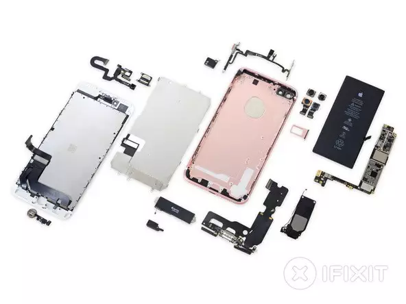 iPhone 7 plus piştî analîzkirina Ifixit. What'si li wir bi domdarî, batterê û meriv çawa cîhê ku ji mini-jack rizgar kiriye bikar bîne 10478_18