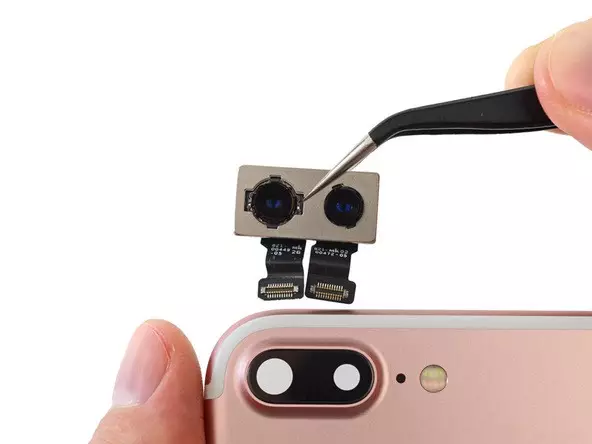 iPhone Plus 7 després de l'anàlisi d'iFixit. Què hi ha allà amb facilitat de manteniment, la bateria i la forma d'utilitzar l'espai alliberat de mini-jack 10478_7