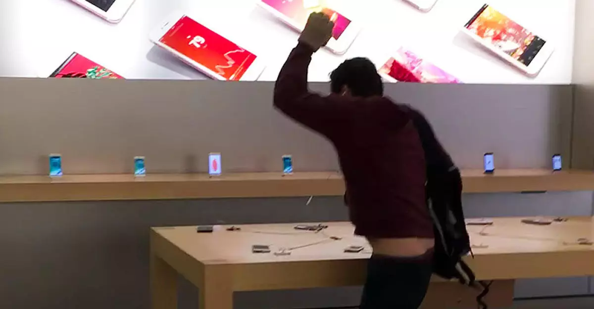 Terbaik per Minggu # 41: Pogrom di Apple Store, Tayangan Setelah iPhone 7 Plus, Sebuah Perbandingan Umum Semua iPhone dan Acara Lainnya 10488_0