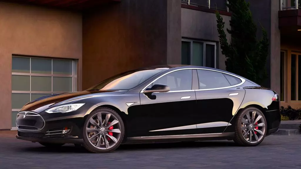 Tesla модел S.