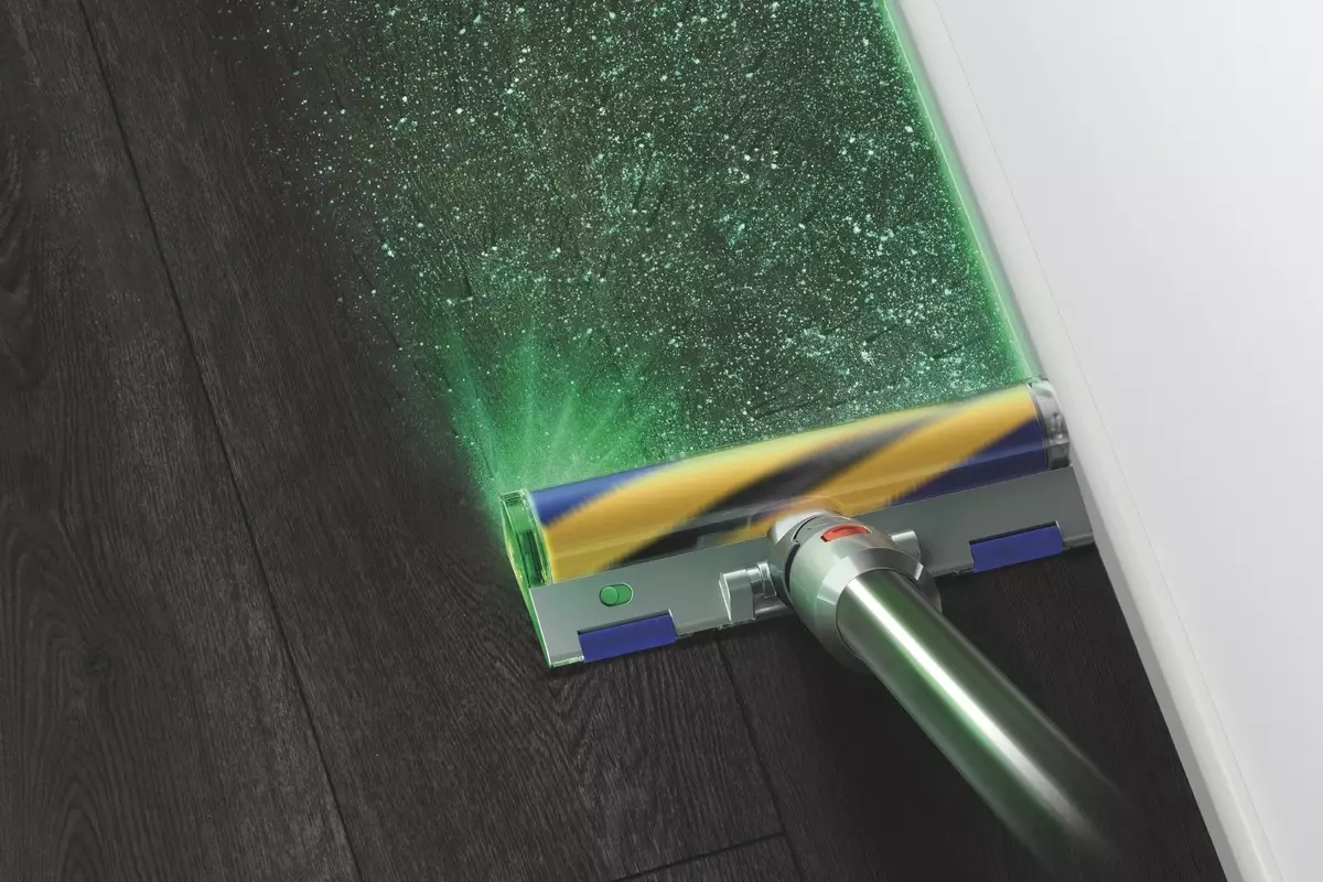 Ti a gbekalẹ dyson v15 wa pẹlu laser ti a ṣe sinu, eyiti o ṣe afihan eruku