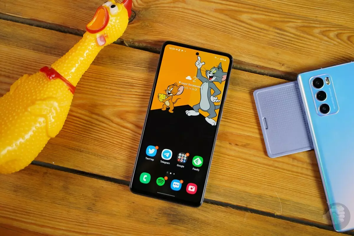 بىز سامسۇڭ Galaxy A52 ۋە Galaxy A72 نىڭ پەرقى كۆرۈۋاتىمىز: سېتىۋېلىش ئەۋزەل? سېتىۋېلىش ئەۋزەل? 1106_1