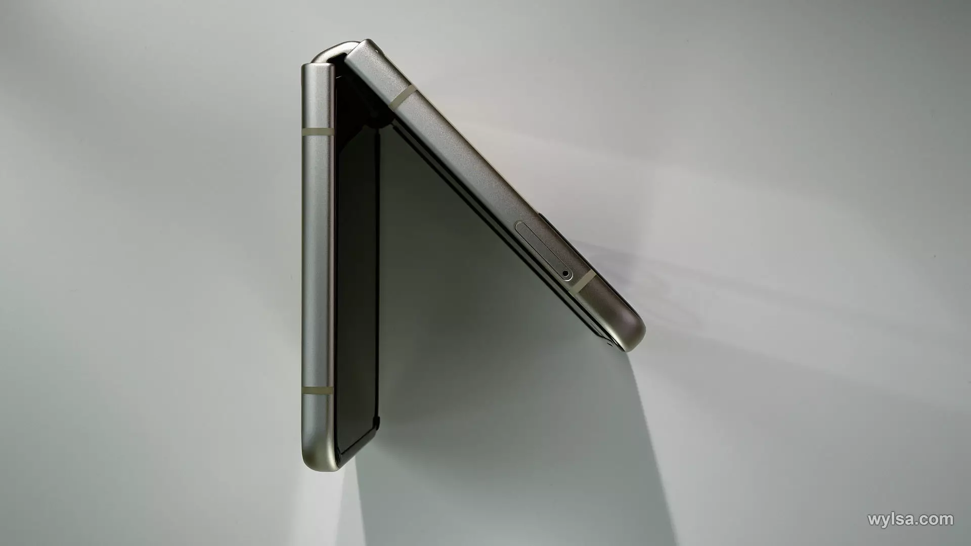 Samsung Galaxy Z Flip3 Review: Za vašu pozornosť 112_3