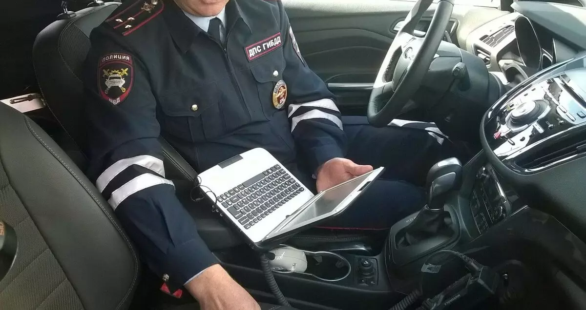 Nuo 2017 m. Eismo policijos pareigūnai turės galimybę nuotoliniu būdu valdyti automobilius keliuose. 11314_0