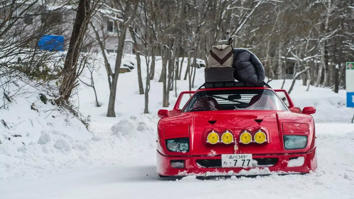 Japonský drift na sněhu na legendární ferrari f40 11436_0