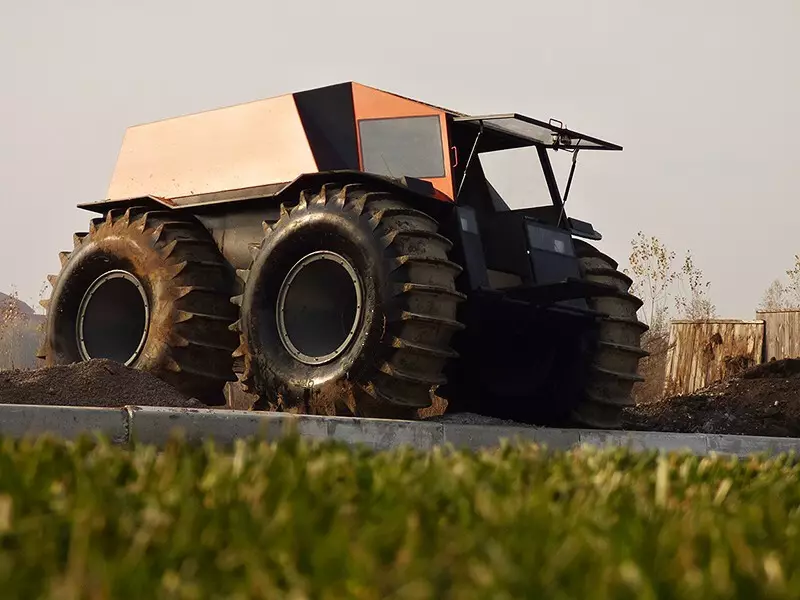 Upami anjeun pikir yén Geländewagen mangrupikeun SUV keras, anjeun parantos ningali Sherp Rusia 11723_3