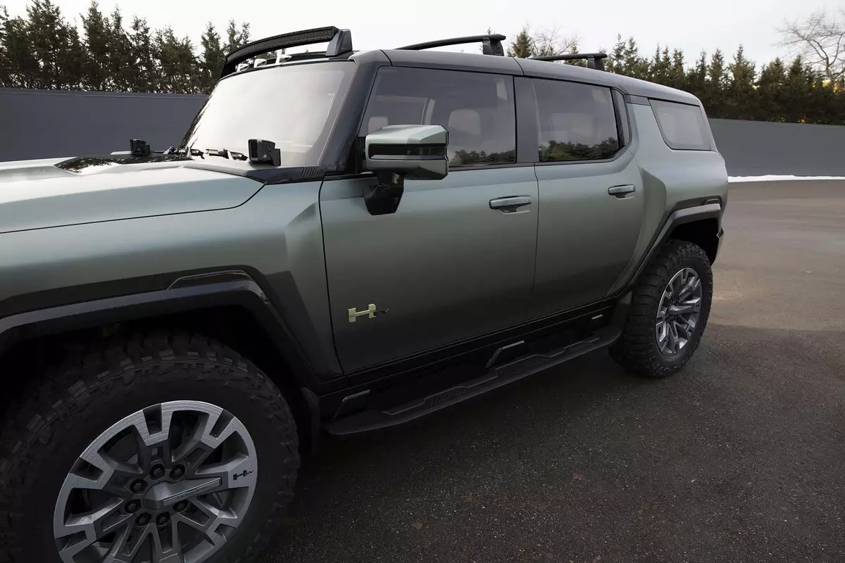 PhotoSost: SUV GMC Hummer EV SUVk alderantzizko kargatzea jasoko du 1175_4