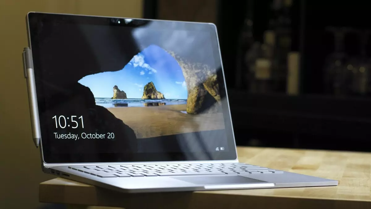 Η Microsoft προσφέρει να αλλάξει MacBook στο επιφανειακό βιβλίο για 550 ευρώ