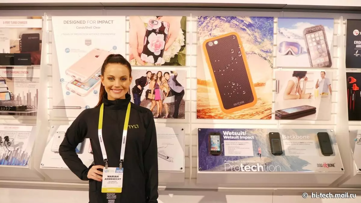 CES 2016: Najlepšie exponáty nie sú gadgets - dievčatá! 11946_3