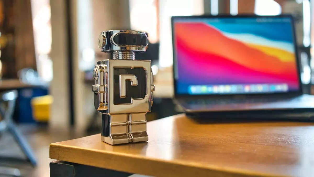 Robot z NFC: Nowy Aroma Paco Rabanne Phantom