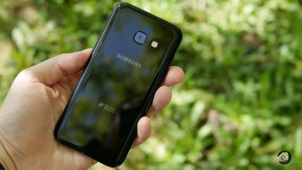 Samsung Galaxy A3 (2017): Kial pagi pli? 12706_17