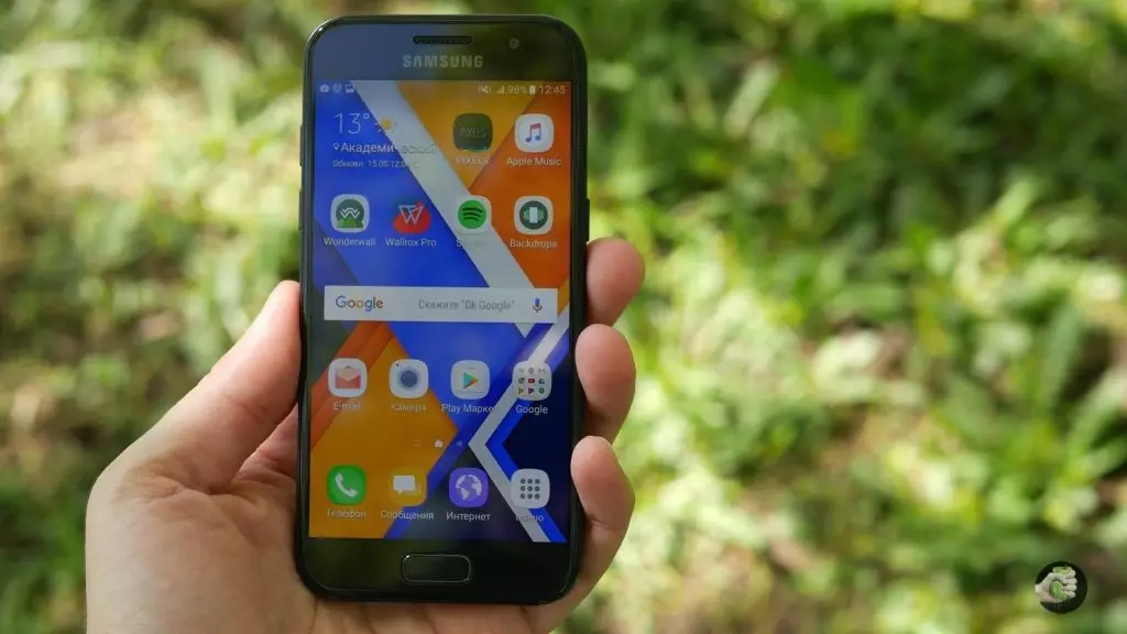 Samsung Galaxy A3 (2017): Kial pagi pli? 12706_3