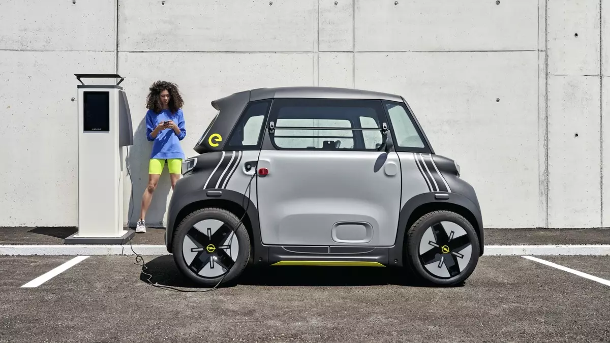 Opel esitteli Rocks-E: pieni sähkökarbage, joka pystyy ajamaan teini-ikäisiä