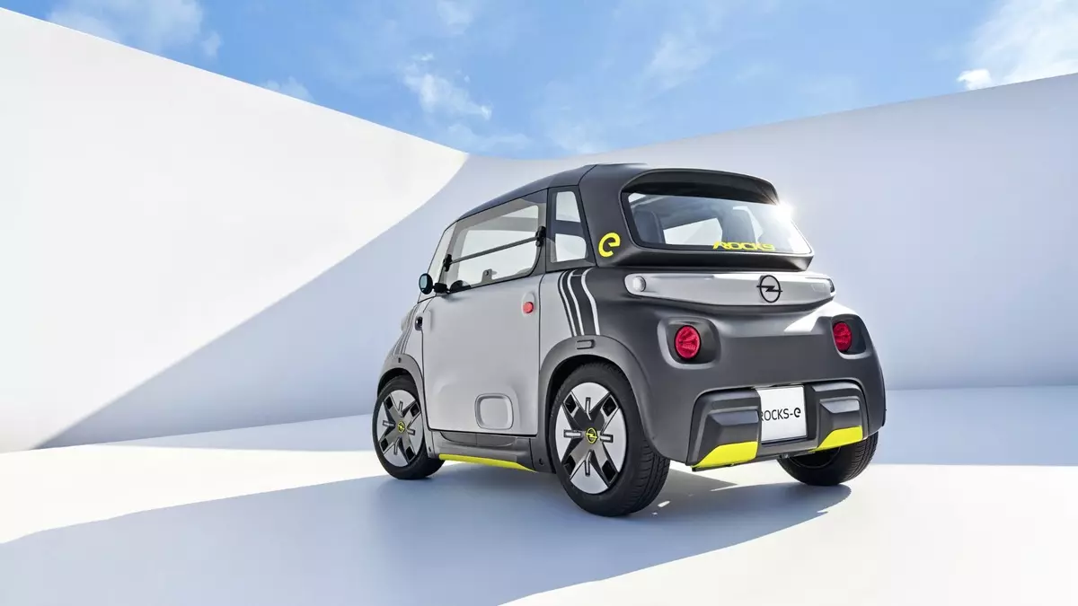 Opel memperkenalkan Rocks-E: Electrocarbage kecil, yang akan dapat memandu remaja 139_2