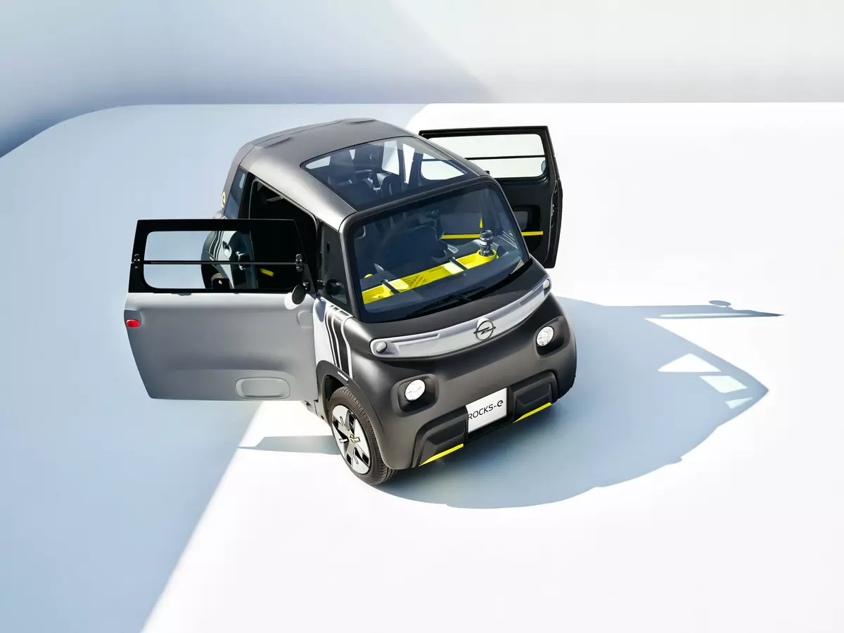 Opel introduced Rocks-E: a small electrocarbage, which will be able to drive teenagers 139_3