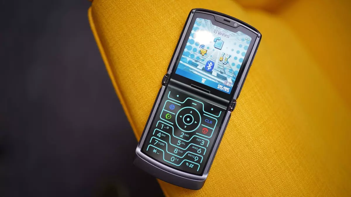 Motorola Razr 5g Overview