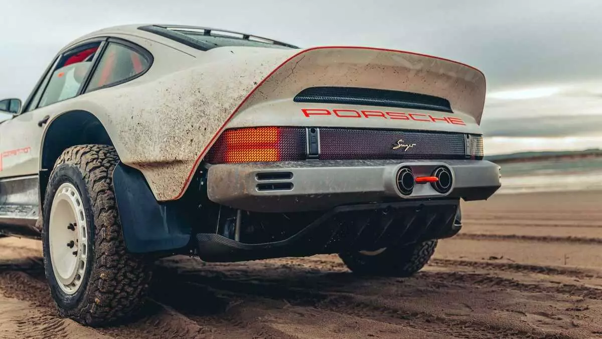 Schauen Sie sich die Rallye Porsche 911 an, die auf Dakar vorbereitet ist 1734_10