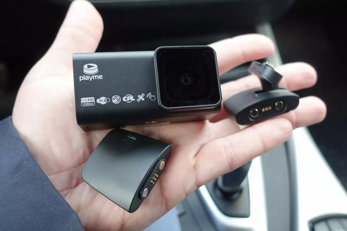 Trois cadeaux parfaits par automobiliste pour la nouvelle année: DVR, détecteur radar et appareil Combo 1797_2