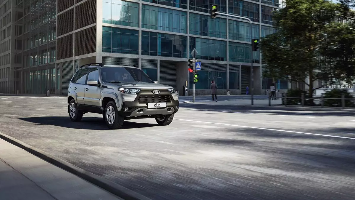 Rêwîtiya New Lada Niva tenê xemgîn dibe 1818_1