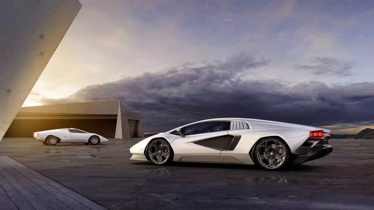 Фотопост: Lamborghini адрадзіла легендарны Countach 183_13