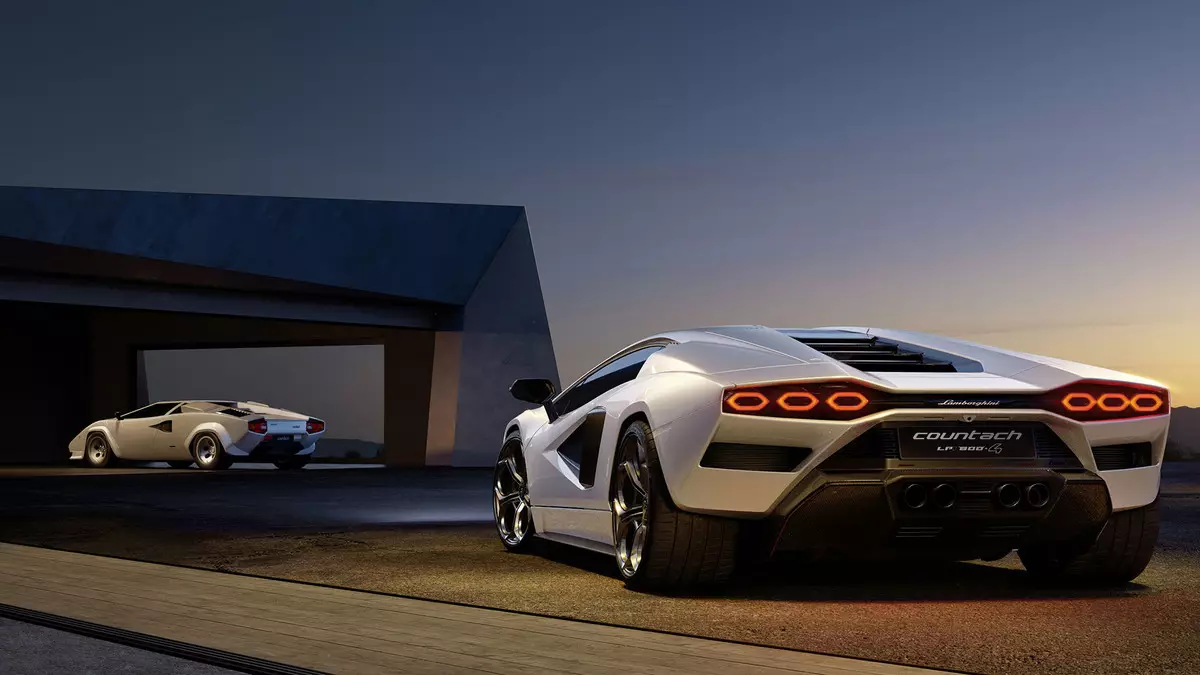 Photosost: Lamborghini revived the legendary countach 183_7