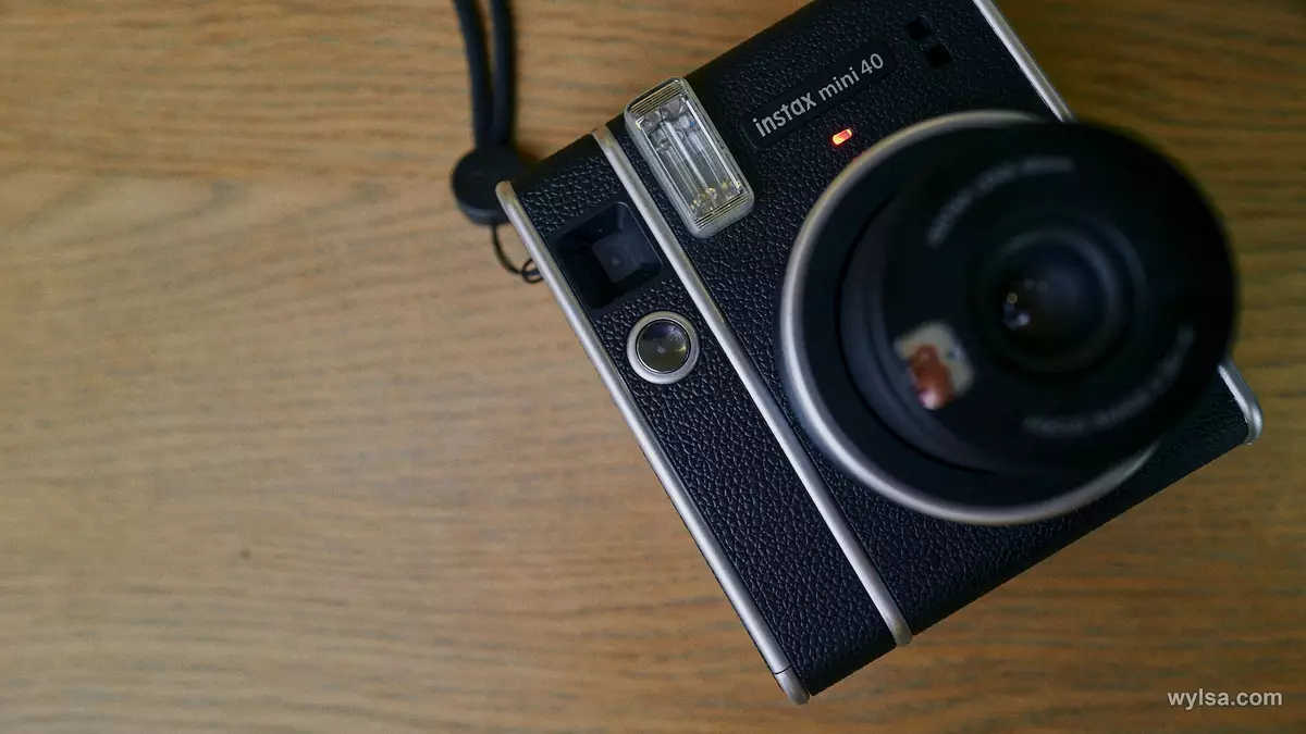 Tungumál dagsins: Instax Mini 40, Reviving Polaroid 189_5