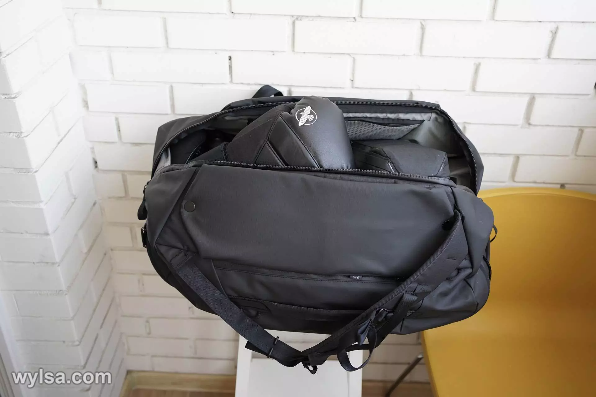 Pangkalahatang-ideya ng perpektong Sports Bag Peak Design Travel Duffelpack 65L 191_4