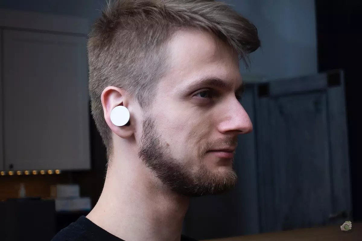 Microsoft Surface Earbuds Review: too much attention 1932_0