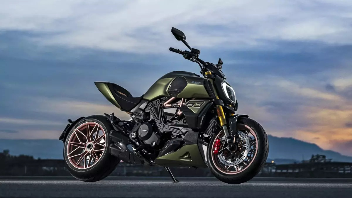 ພາບ: Lamborghini ແລະ Ducati ເອົາຊະນະ Bike Divel Bike 1260 Hypercar sián fkp 37 1988_7