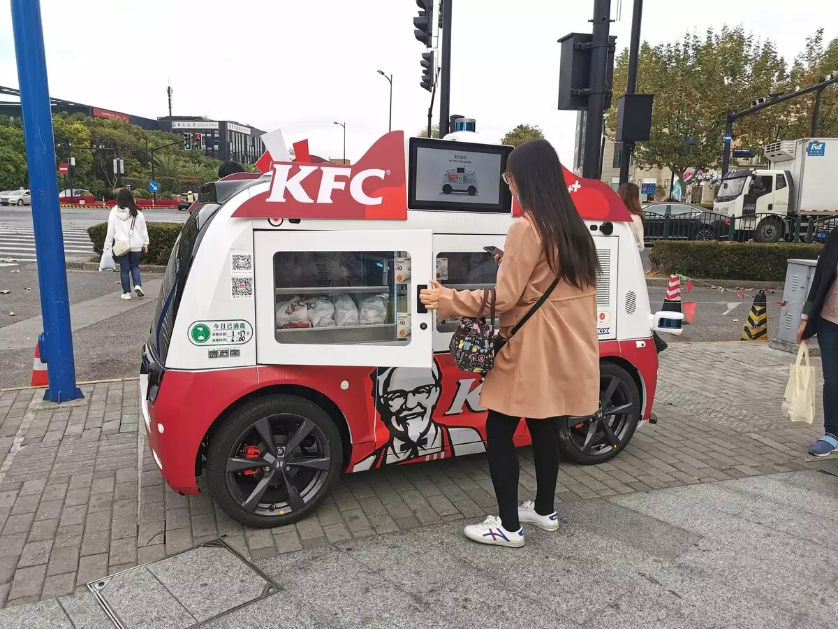 Yn y dydd: fan kfc ymreolaethol i gyflwyno adenydd