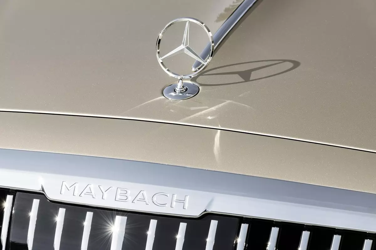 Photosost: Wat ass den Ënnerscheed tëscht de Mercedes-Maybach S-Klass vun der normaler S-Klass? 2037_12