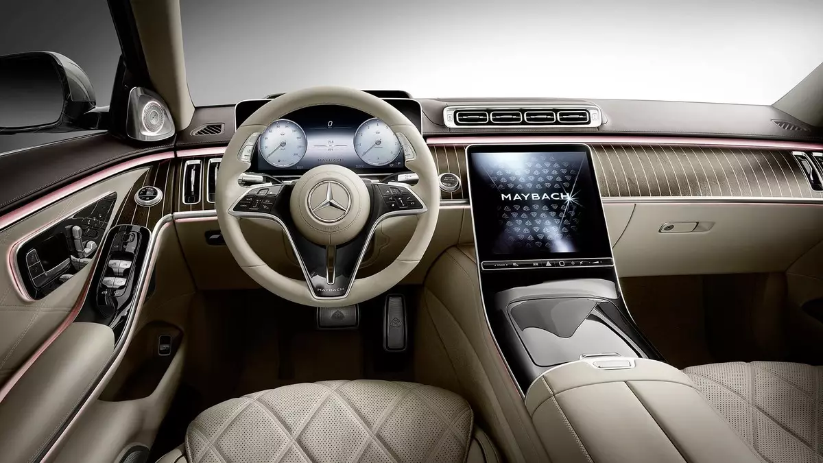 PhotoSOST : 보통 S-Class에서 Mercedes-Maybach S-Class의 차이점은 무엇입니까? 2037_6