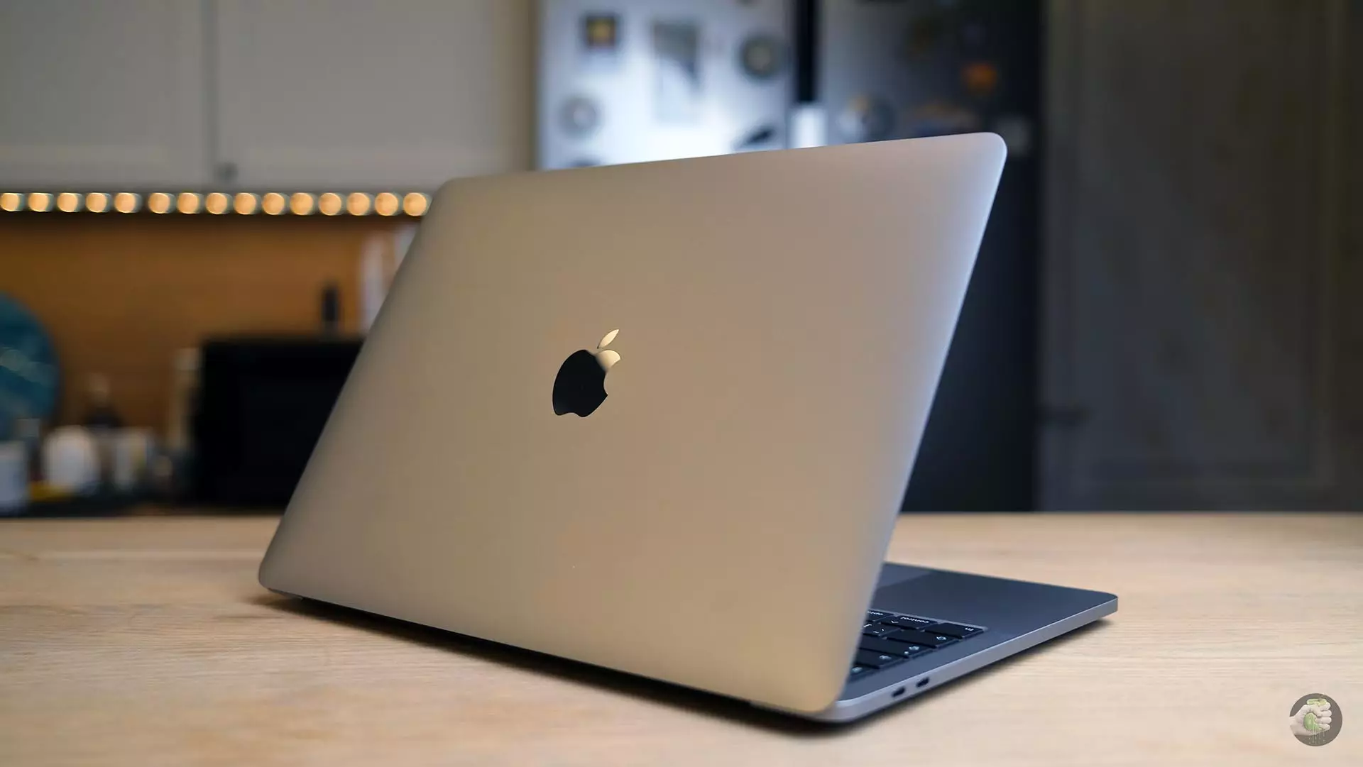 We zijn op zoek naar de verschillen tussen de armversies van MacBook Pro 13 van MacBook Air 2084_8