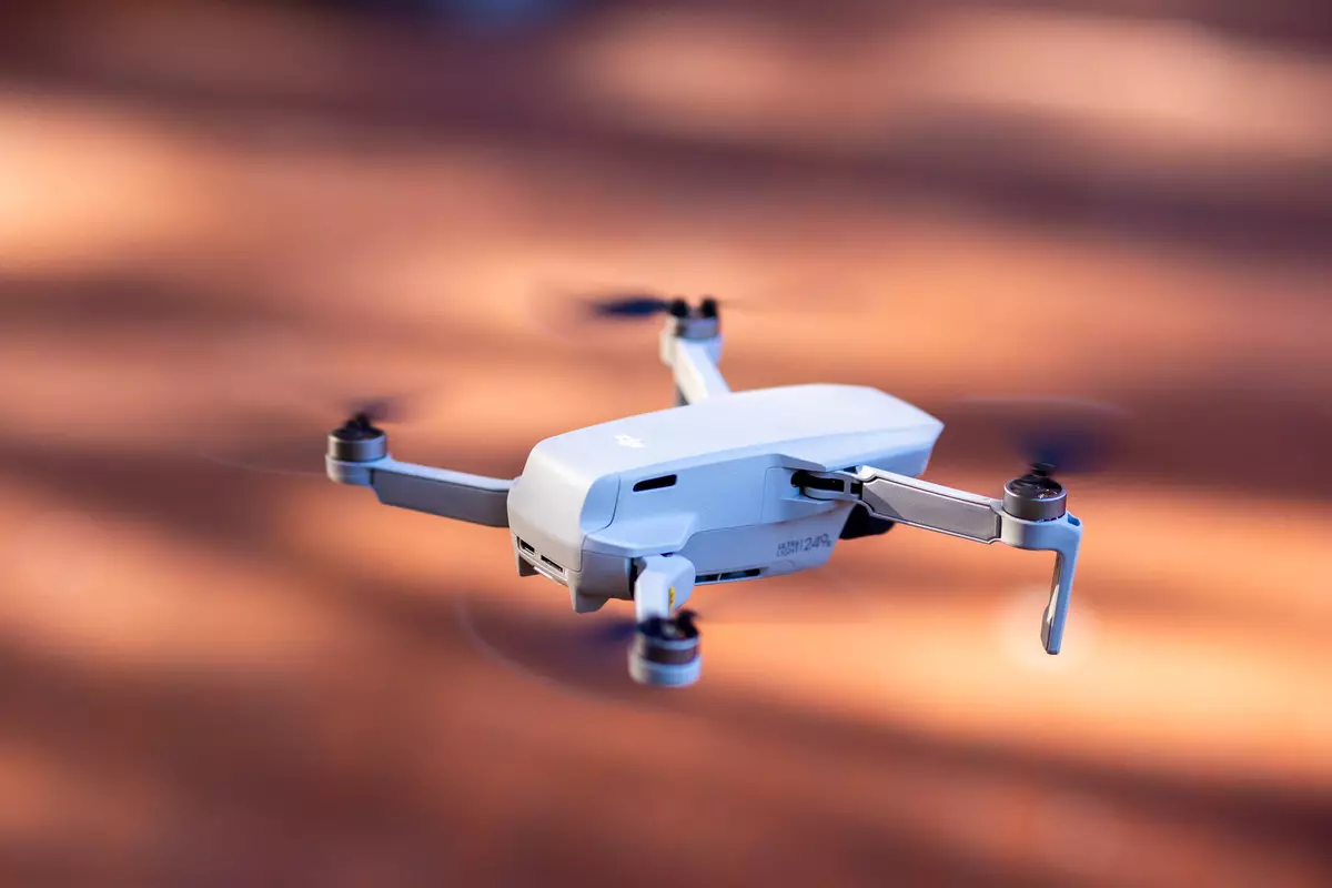 Dji enkondukis kompaktan virabelo mini 2