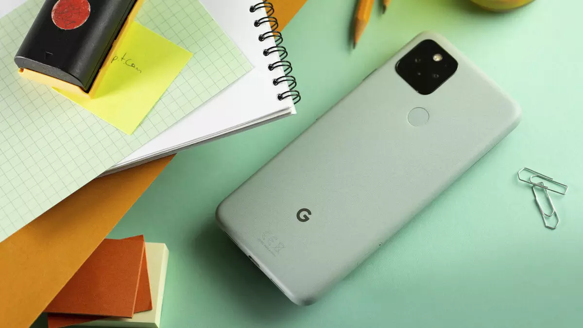 Google: Pixel 5 Oma ekraan - see on normaalne osa disainist. 2144_0