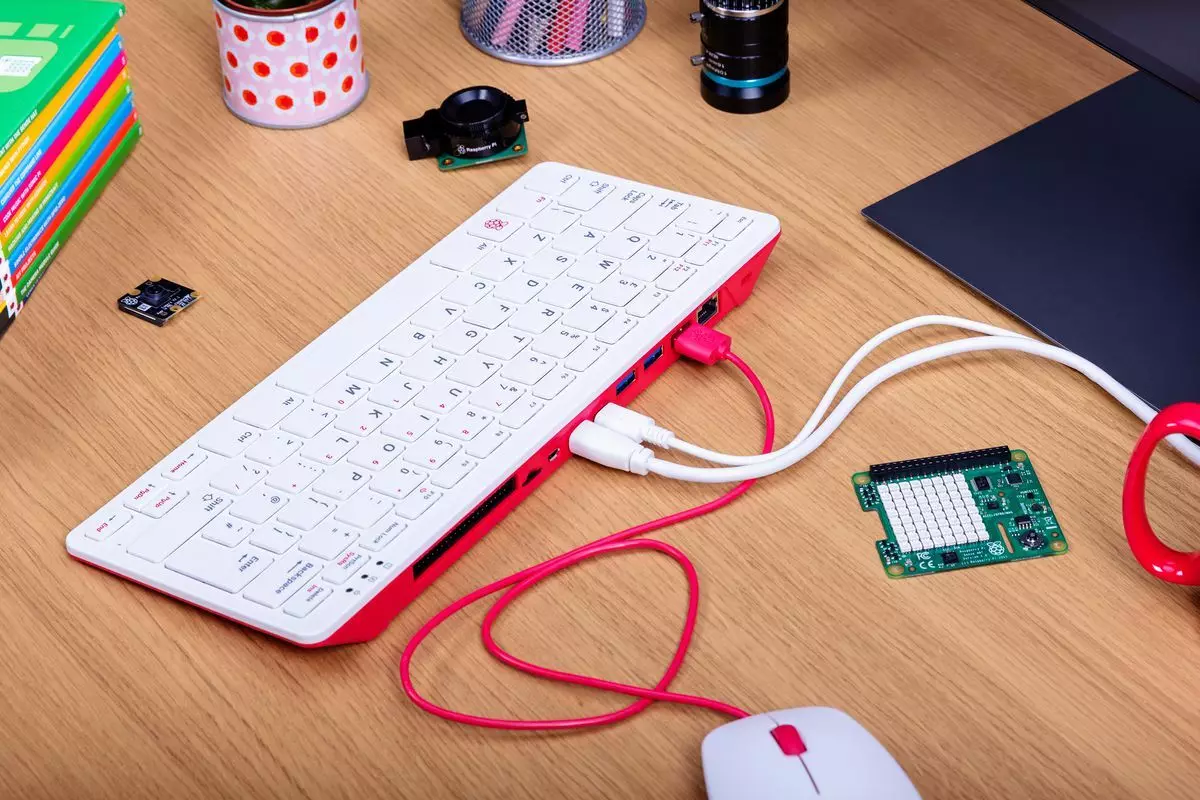 Raspberry PI 400 - Mini Computer Կառուցված ստեղնաշարի մեջ