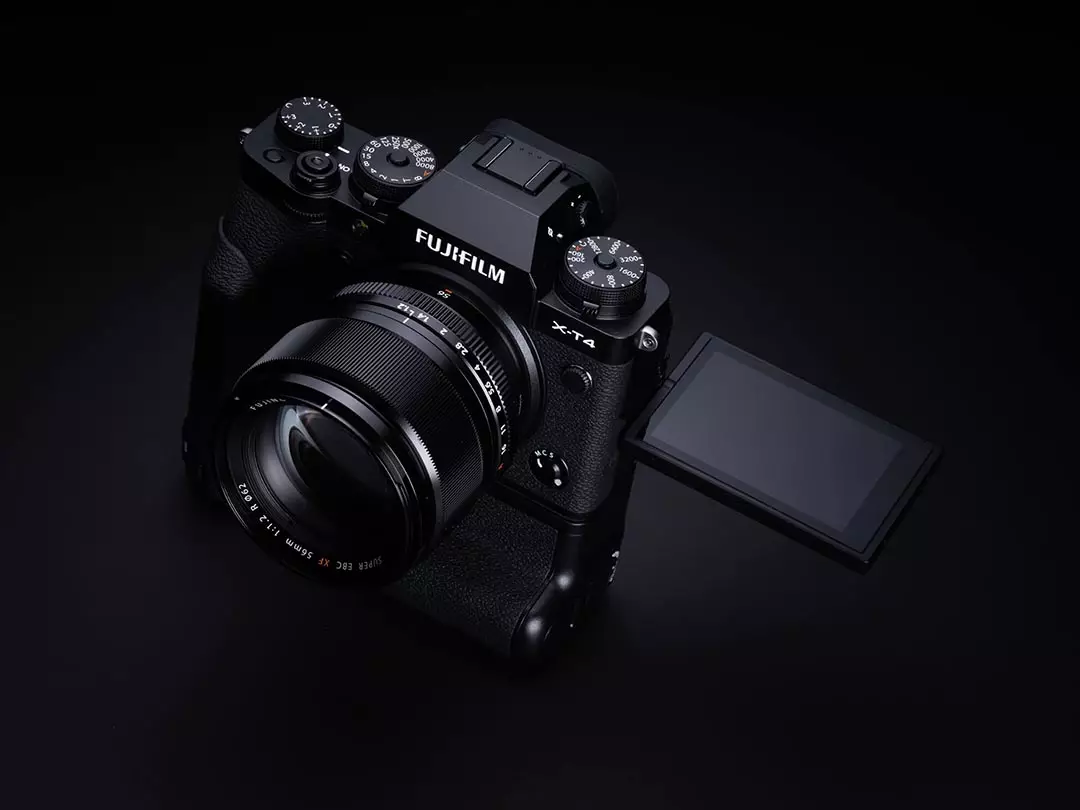 Dienos dalykas: Fujifilm parodė kompaktišką veidrodį X-S10 su keičiamu optika 2234_2