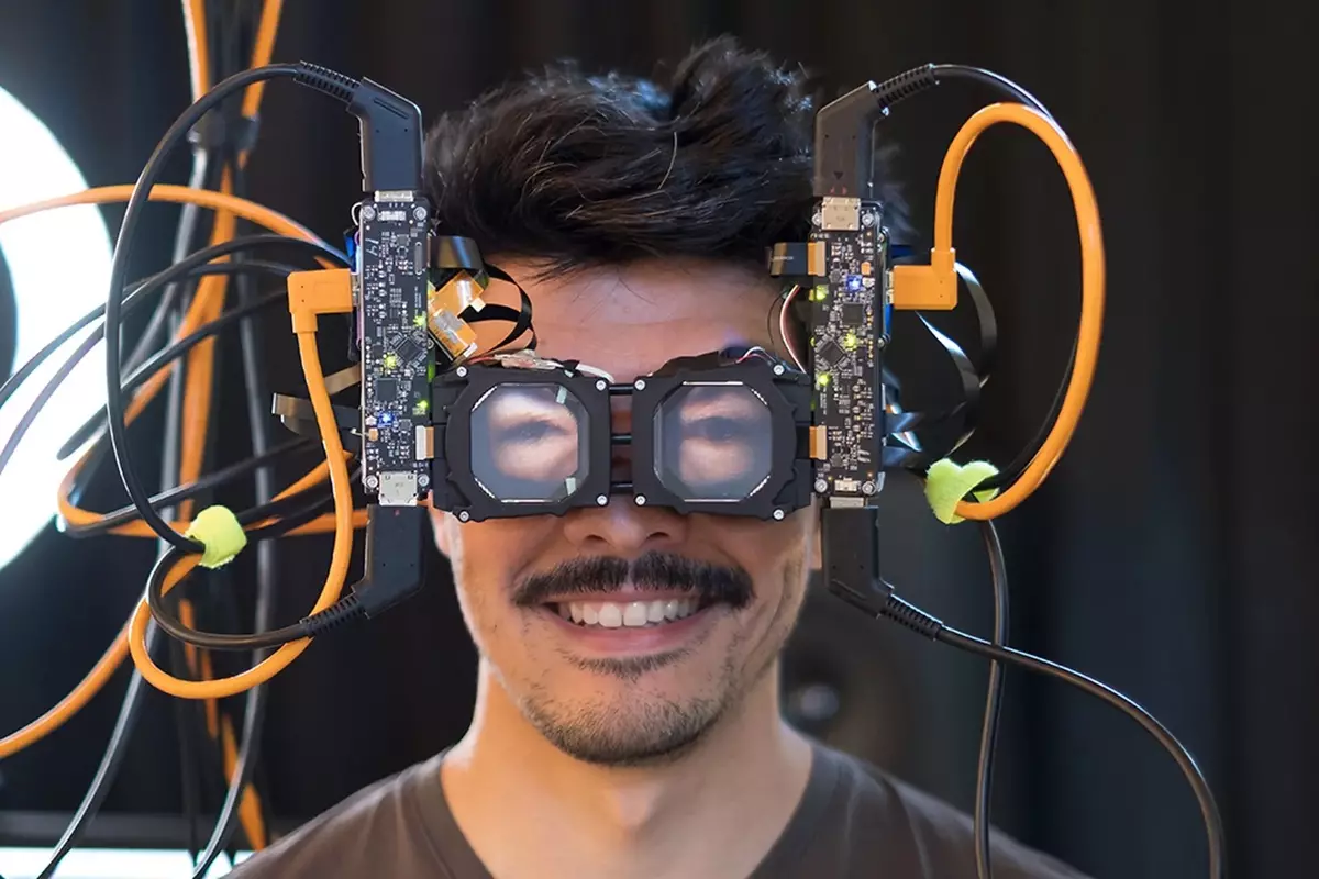 फेसबुकले बाह्य प्रदर्शनका साथ VR हेलमेट देखायो