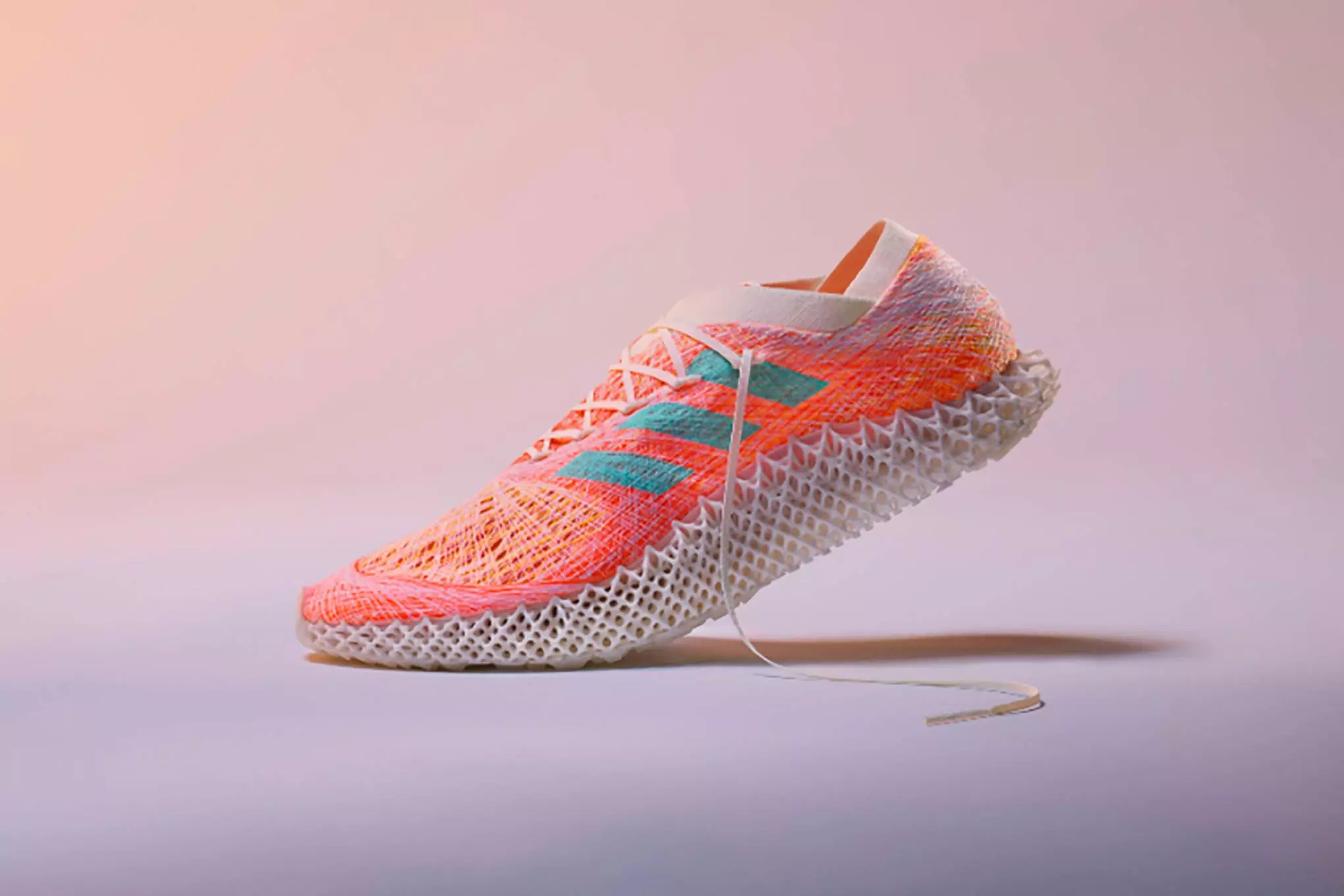 Adida futurecraft strung - kalolobaan sneakers ngajalankeun téknologi 2296_0