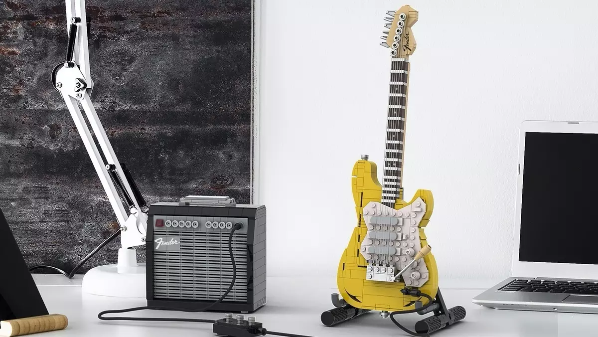 لیگو سرکاری طور پر فینڈر Stratocaster گٹار فروخت کرے گا 2324_0