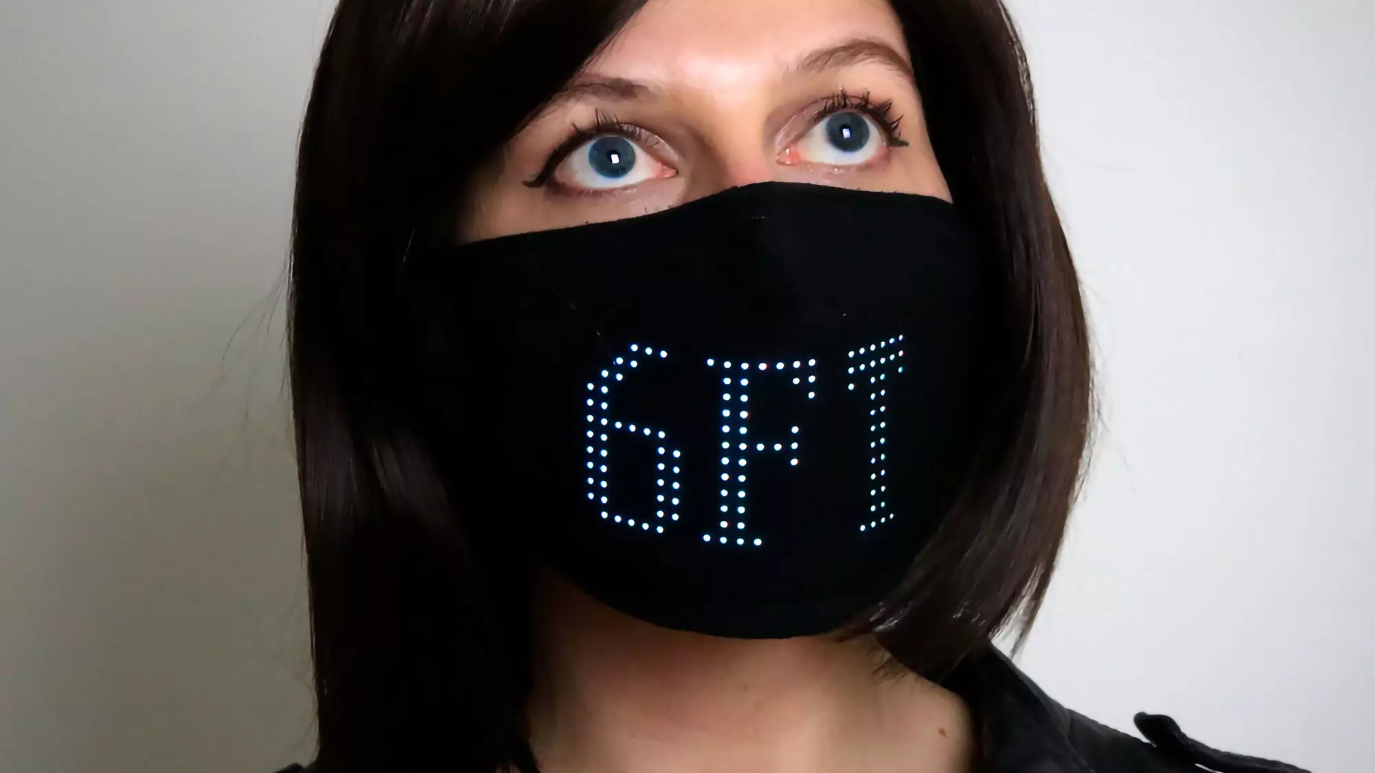 Stapel till ryggsäcken: presenterade en skyddande mask med en LED-skärm 2644_0