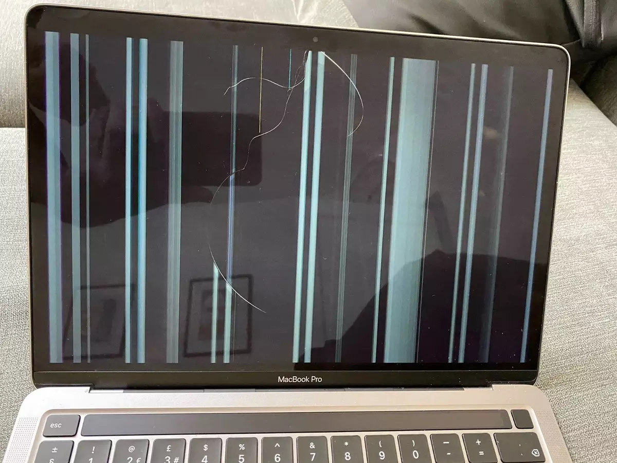 MacBook tulajdonosai az M1-en panaszkodnak a repedési képernyőkről 266_1
